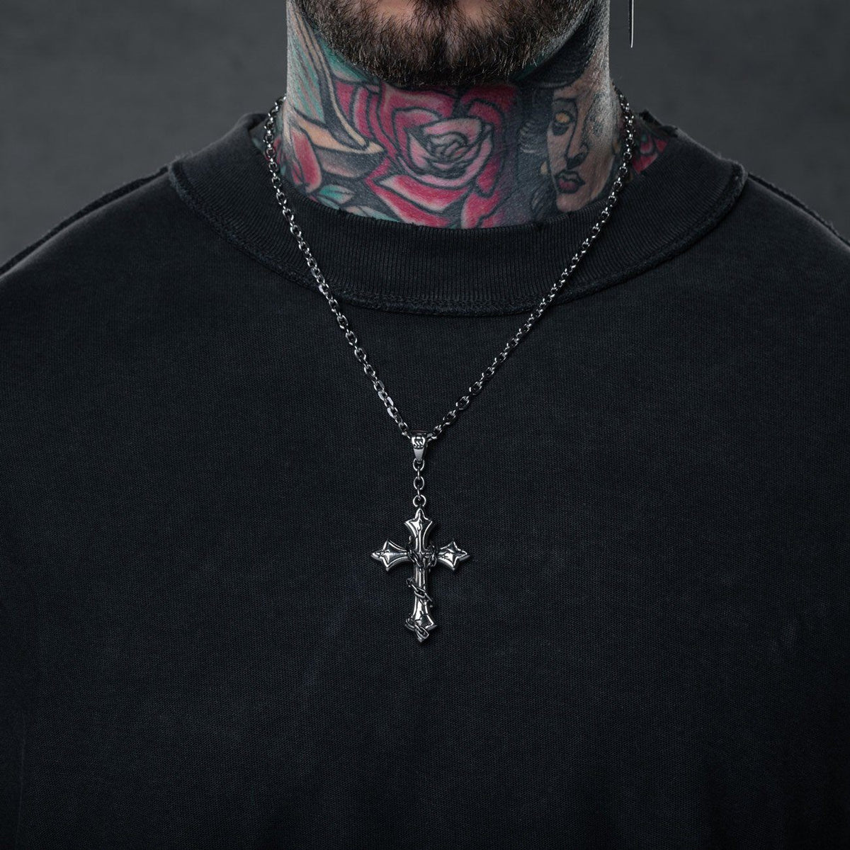 Beautiful Gothic Cross Pendant With Chains In Stainless Steel